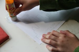 Como Estampar Camiseta usando Stencil - Técnica Simples e Rápida ...